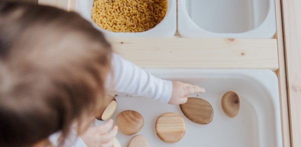 10 activitati Montessori pentru bebelusi - Mami si copilul